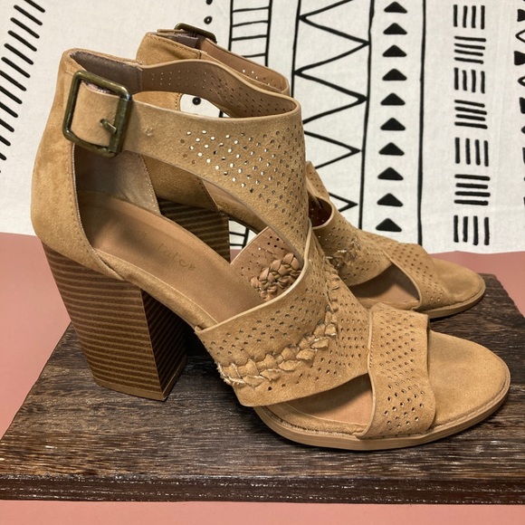 Altar'd State | Shoes | Gently Worn Altard State Chunky Heels Size 8 ...